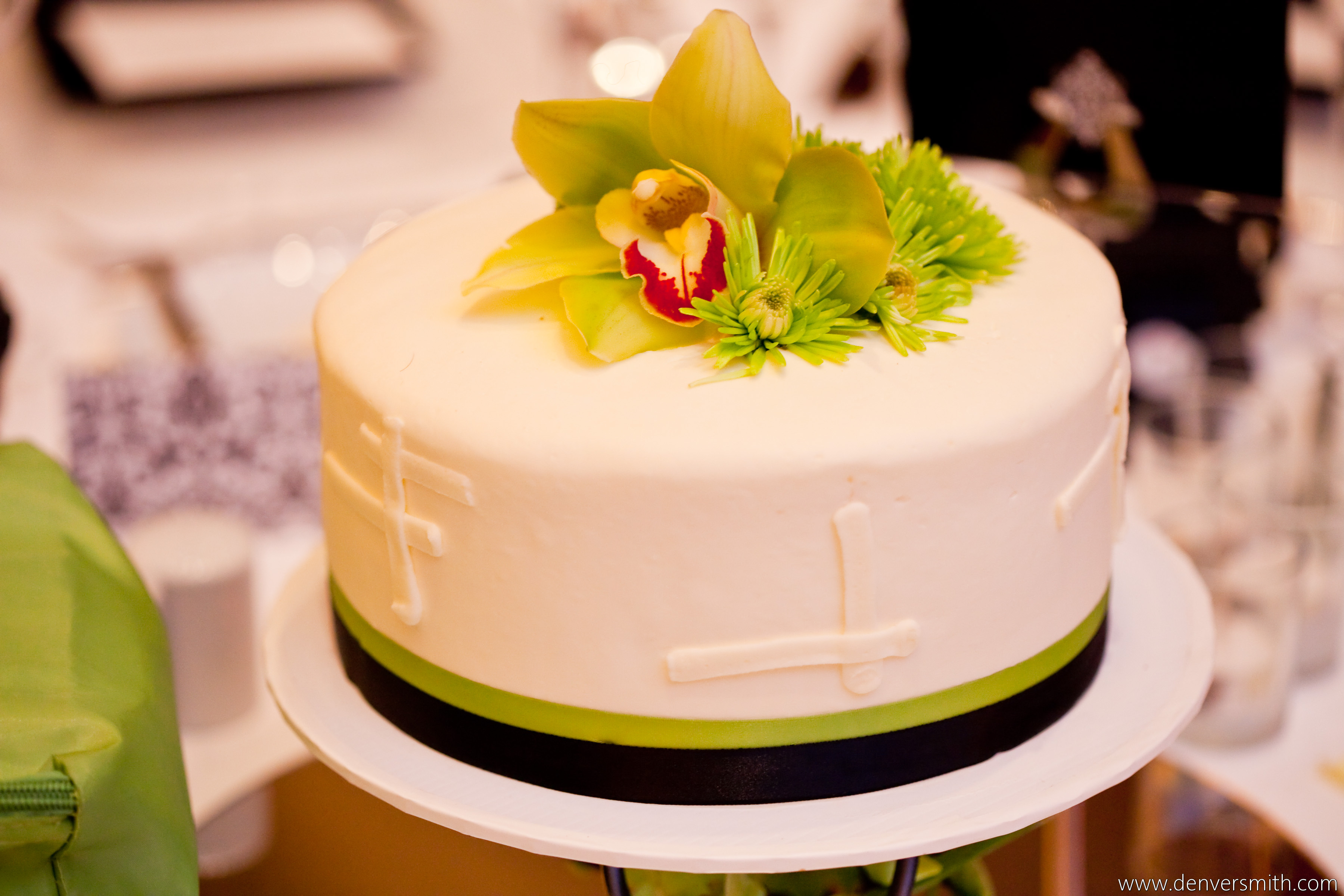 Double Happiness Centerpiece – Buttercream Cakes & Desserts