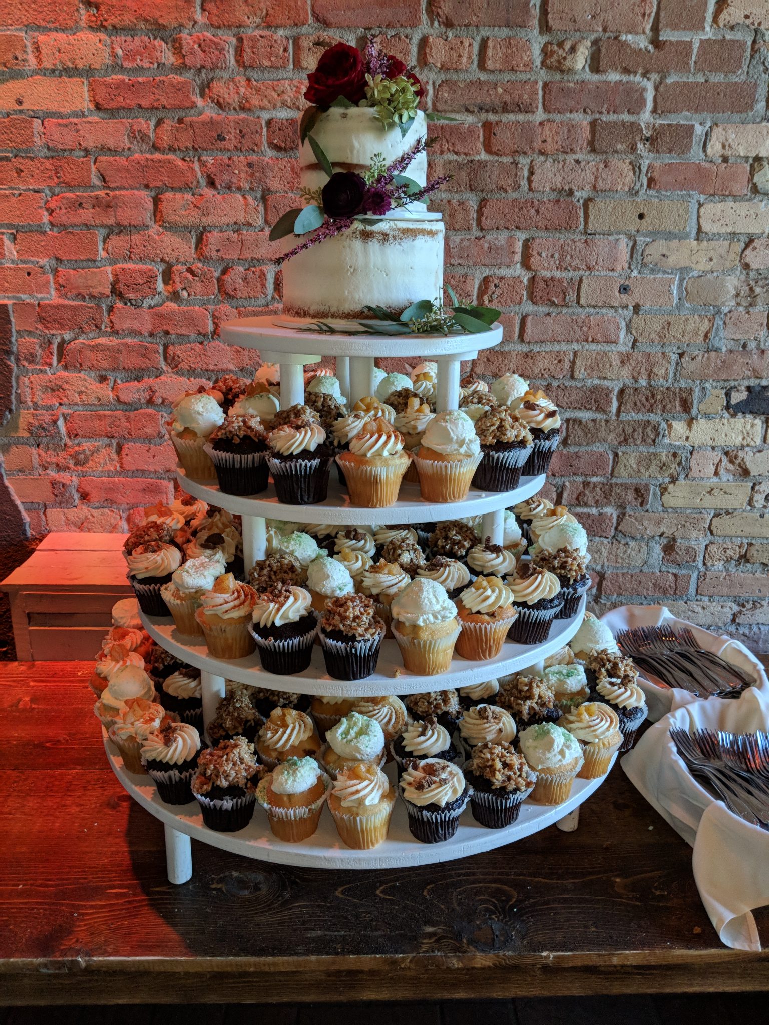 Dessert Tables & Set up Rentals – Buttercream Cakes & Desserts